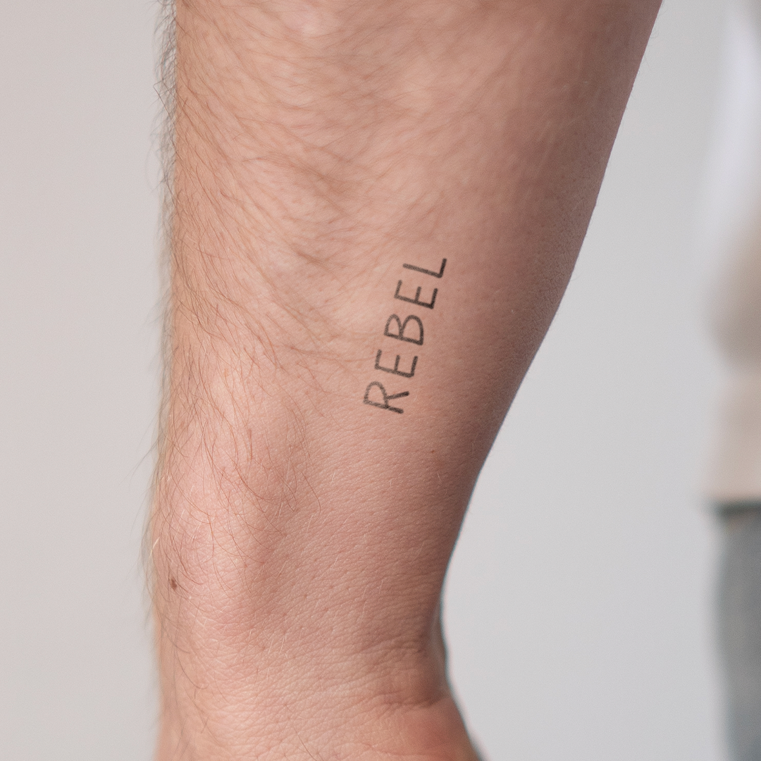 Rebel | Tatuaggio temporaneo di 2 settimane | Inkster